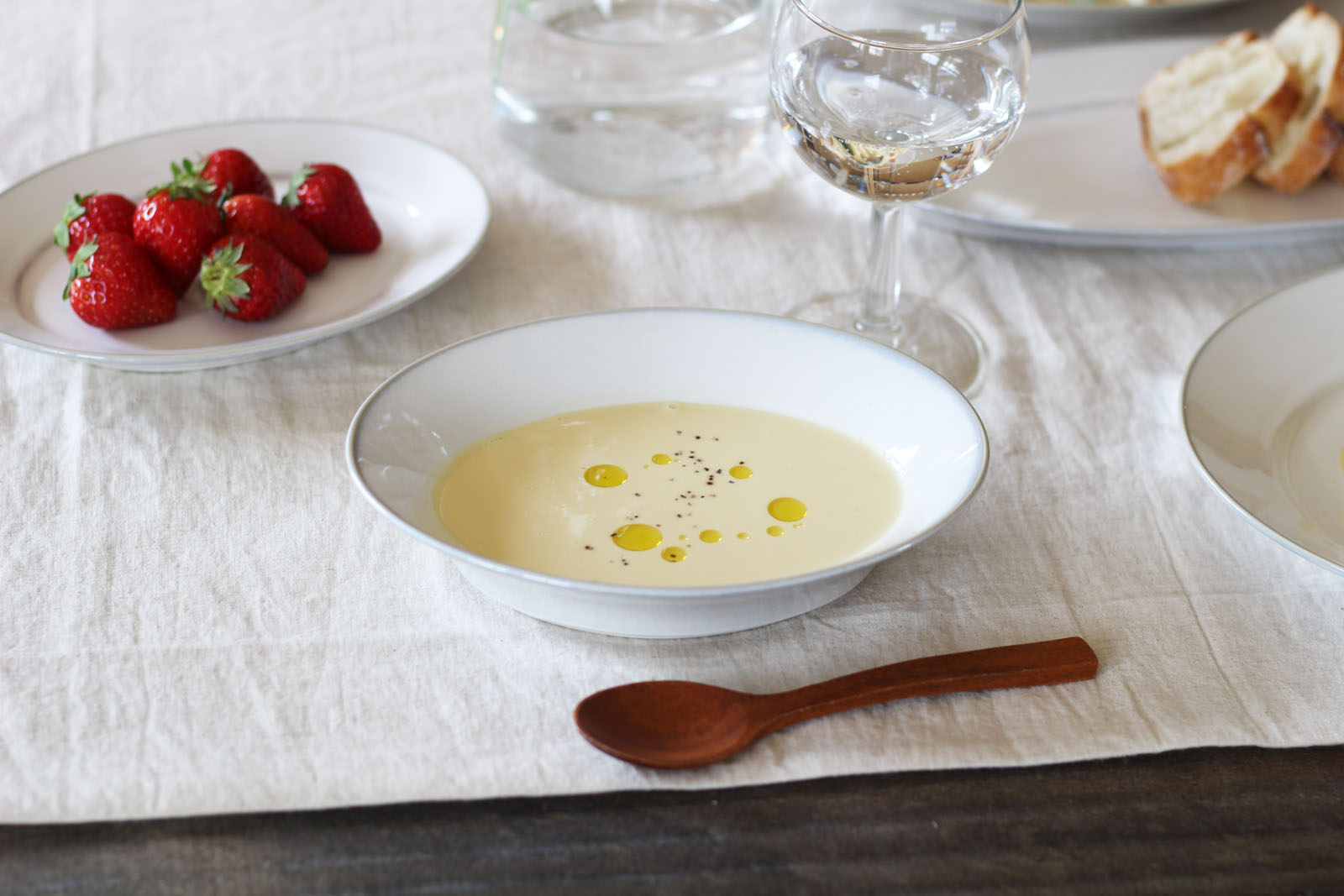 Rondo 19オーバルボウル 無地クリーム | 小田陶器公式サイト