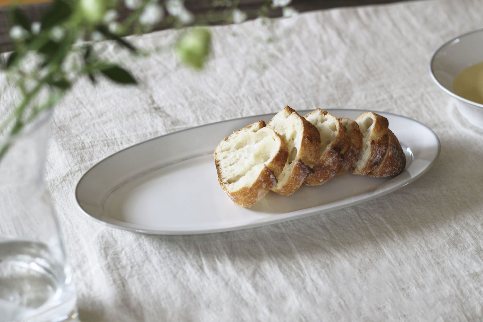 Rondo 31オーバル長皿 無地クリーム | 小田陶器公式サイト