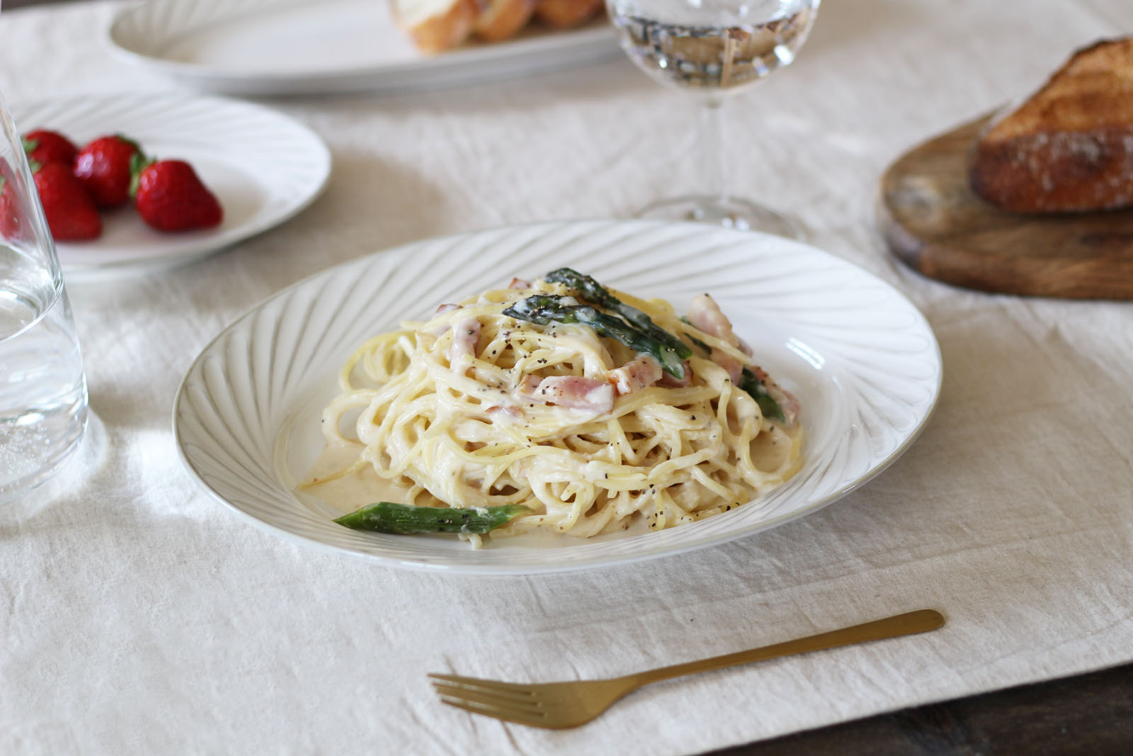 Rondo 27オーバル皿 しのぎクリーム | 小田陶器公式サイト