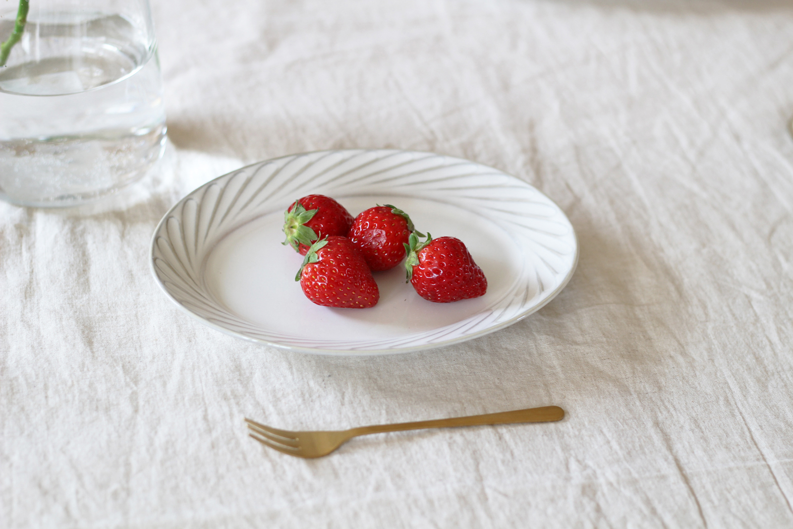 Rondo 19オーバル皿 しのぎクリーム | 小田陶器公式サイト