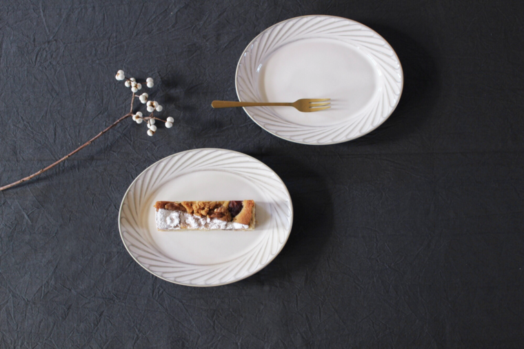 Rondo 19オーバル皿 しのぎクリーム | 小田陶器公式サイト