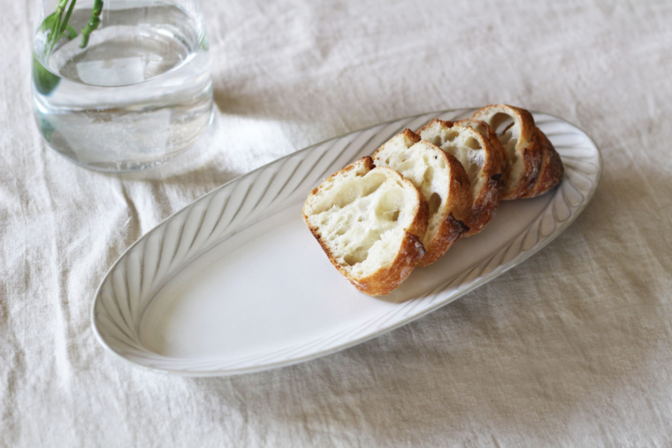 Rondo 31オーバル長皿 しのぎクリーム | 小田陶器公式サイト