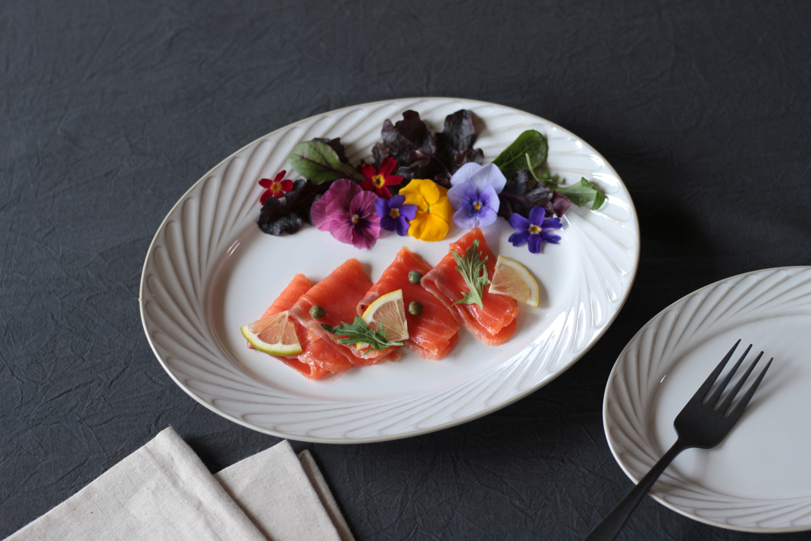 Rondo 27オーバル皿 しのぎクリーム | 小田陶器公式サイト